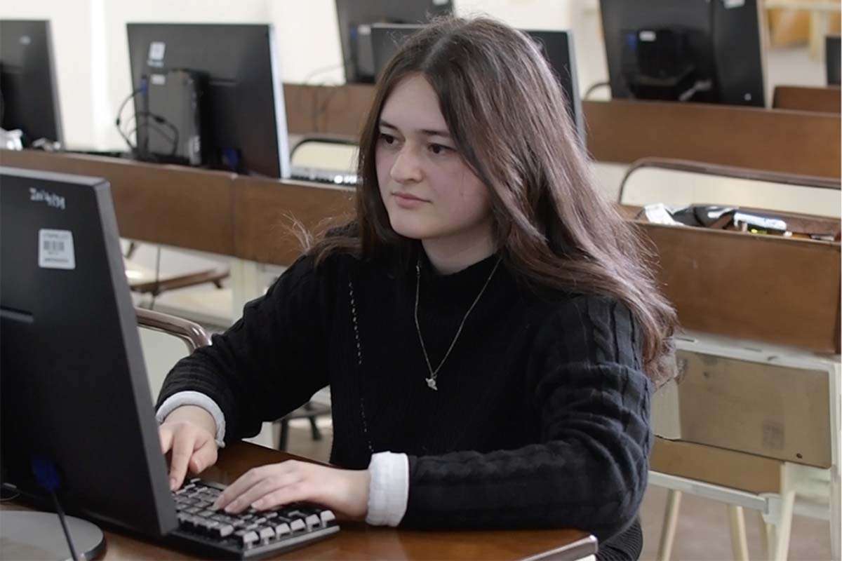 Estudiantes aprendieron programación Full Stack y ahora viene ...